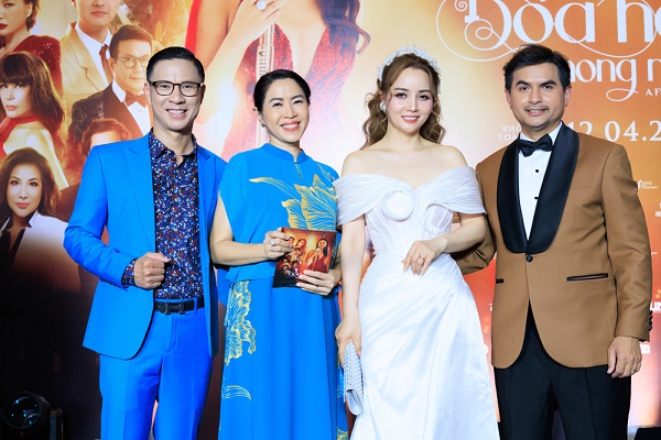 Đàm Vĩnh Hưng và dàn sao Việt hội ngộ thảm đỏ phim "Đóa hoa mong manh" - Doanh nghiệp & phát triển